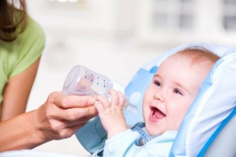 When Can Babies Start Drinking Water? - You are Mom